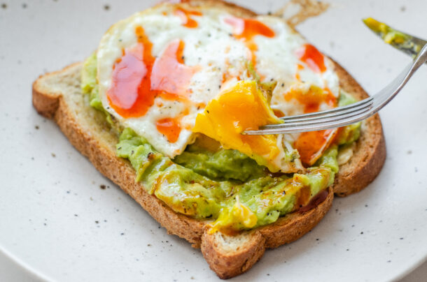 How to Cook the Perfect Over Medium Egg (Easy Recipe)