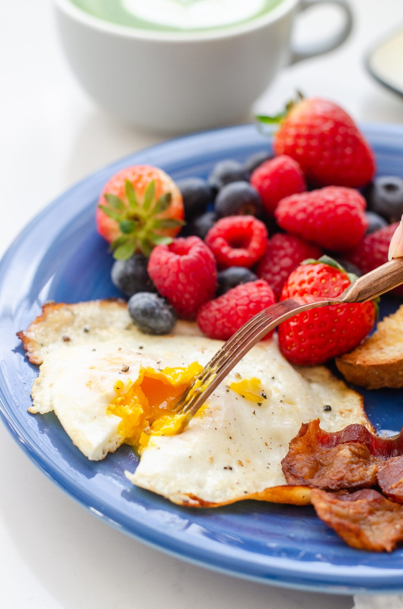 How to Cook the Perfect Over Medium Egg (Easy Recipe)